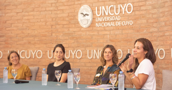 Investigadoras y artistas fueron protagonistas de un conversatorio en ...
