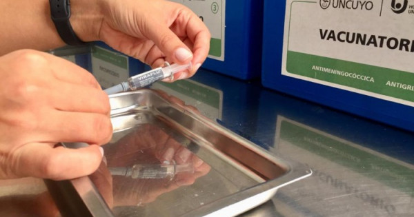 Una vez más, el Hospital Universitario adhiere a la vacunación ...